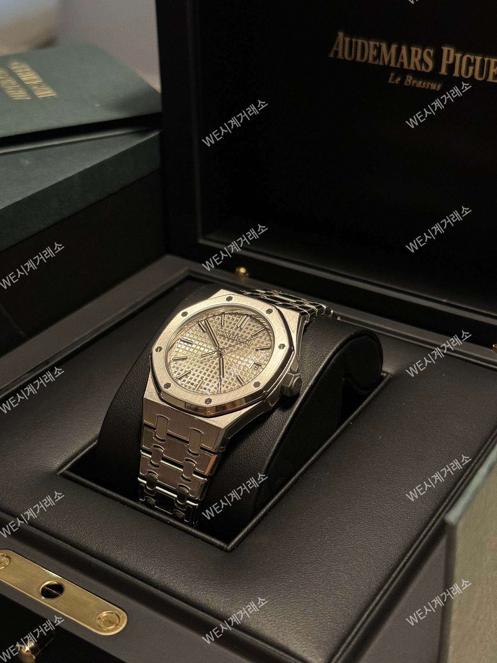 시계거래소 공식사이트 - 오데마피게 15550 50주년 흰판 판매합니다 : 45,000,000원