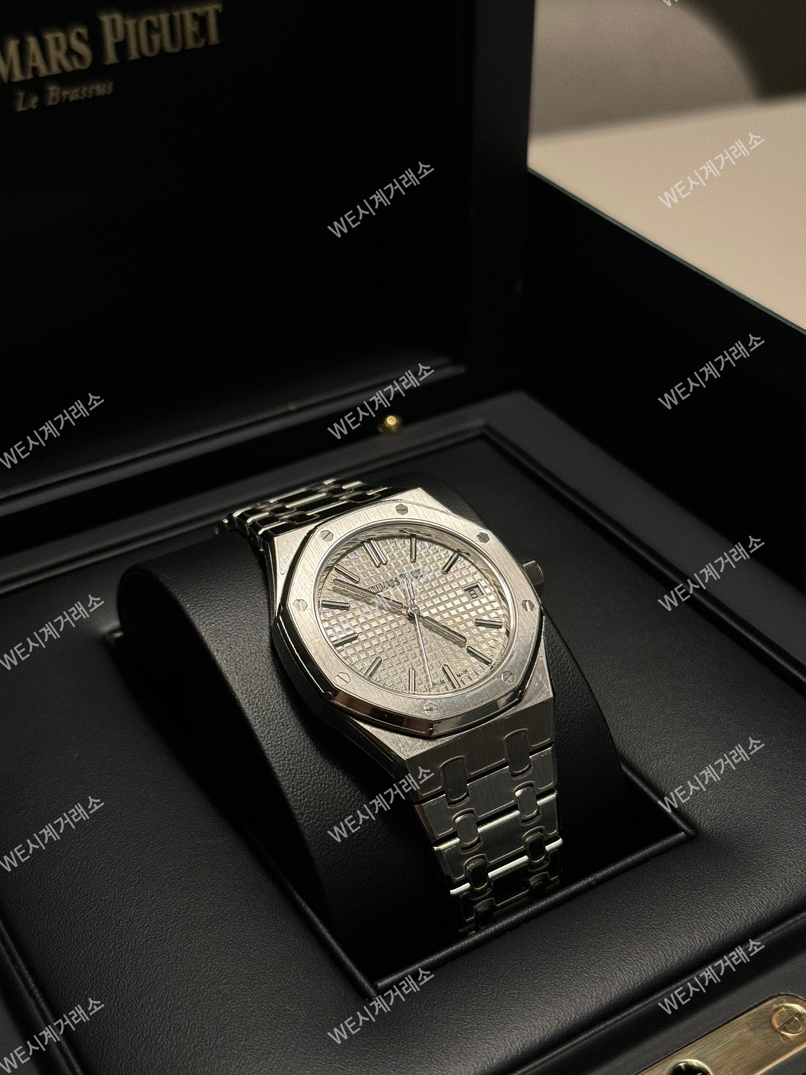 시계거래소 공식사이트 - 오데마피게 15550 50주년 흰판 판매합니다 : 45,000,000원