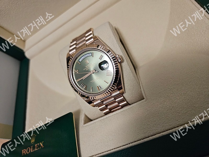 시계거래소 공식사이트 - 롤렉스 데이데이트 40 로즈골드 올리브그린 새제품 : 70,000,000원