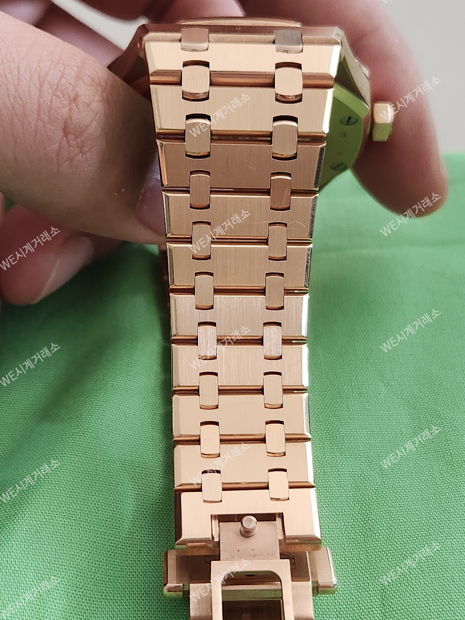 시계거래소 공식사이트 - AP 로얄오크 15400 금통 검판 17년 8월 해외 : 83,000,000원