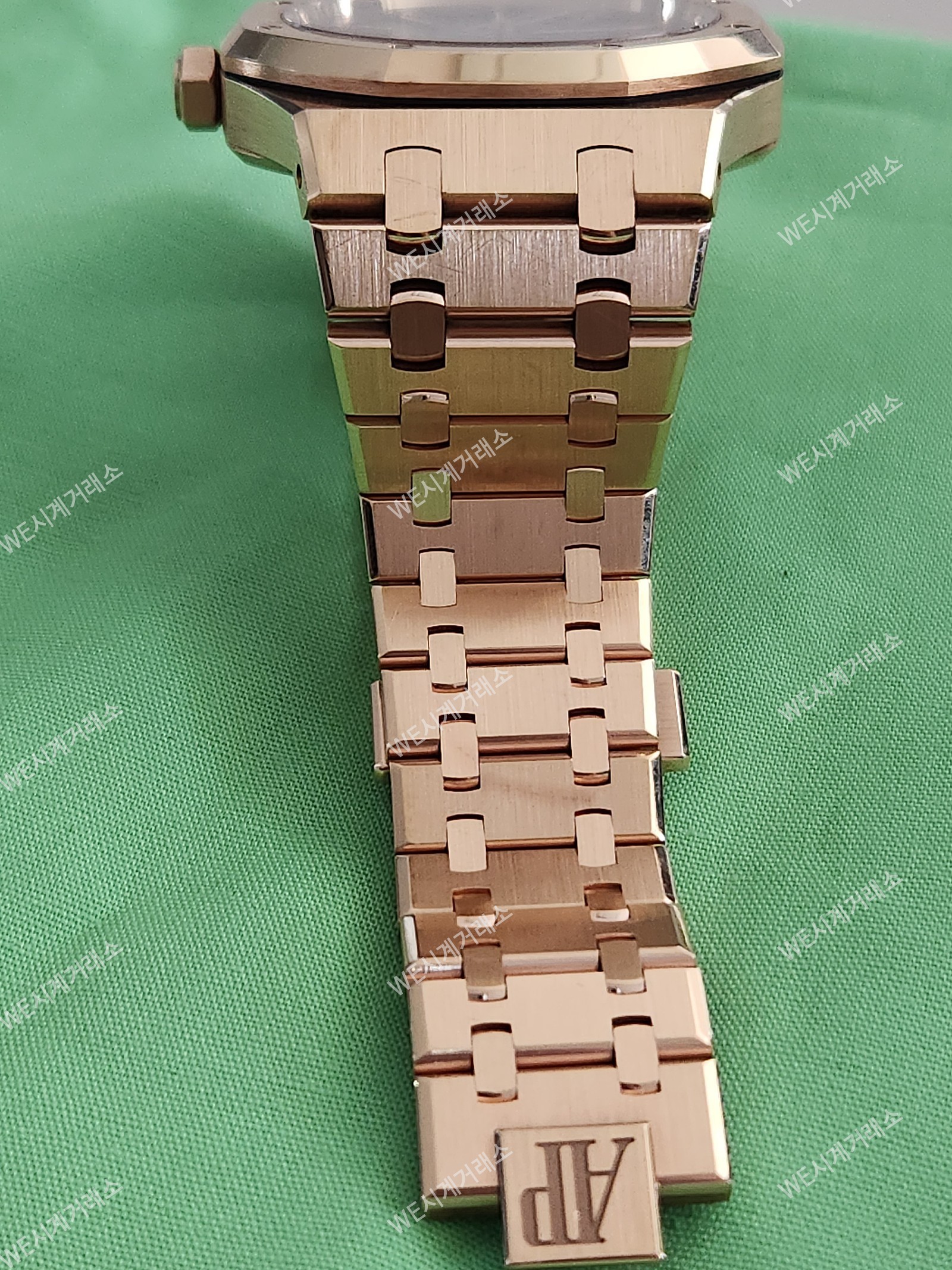 시계거래소 공식사이트 - AP 로얄오크 15400 금통 검판 17년 8월 해외 : 83,000,000원